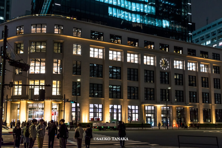 年末の丸の内名物となった歌い踊るクリスマスツリー｜KITTE丸の内 | サッチマグ